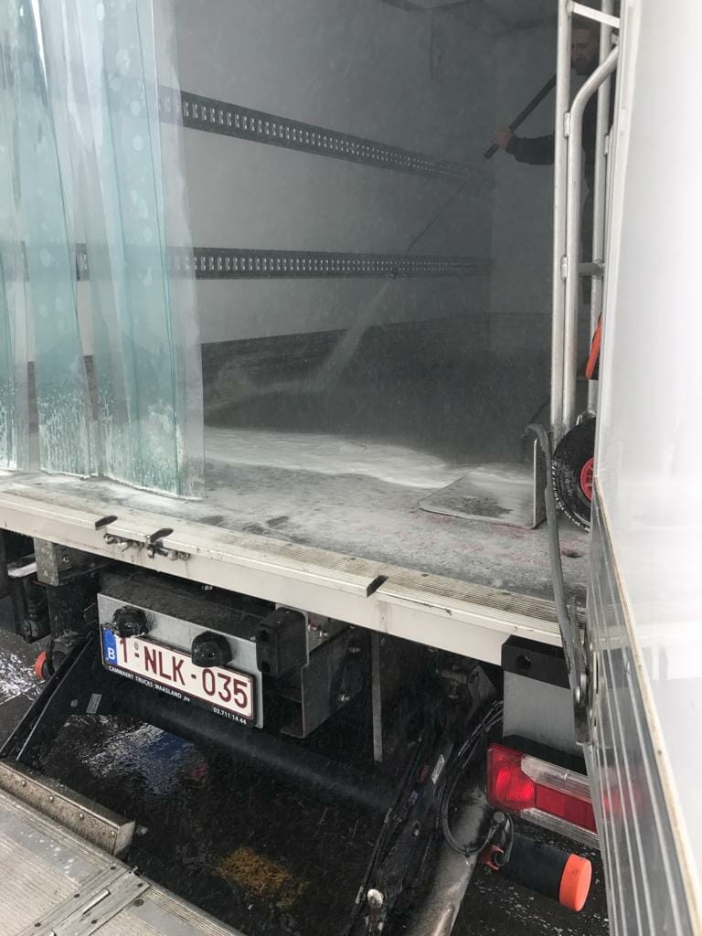 Auto's & vrachtwagens professioneel reinigen | DLR Cleaning